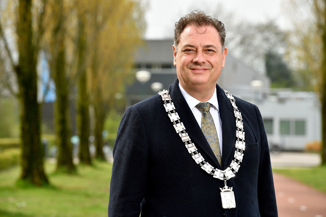 De burgemeester van Leusden mag zes jaar door, hoe kijkt hij daar tegen ...