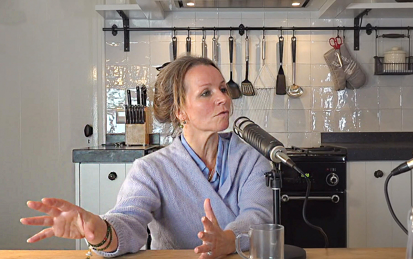 Inspectie onderzoekt vreemde uitspraken arts: ‘Coronatest is verkapte ...