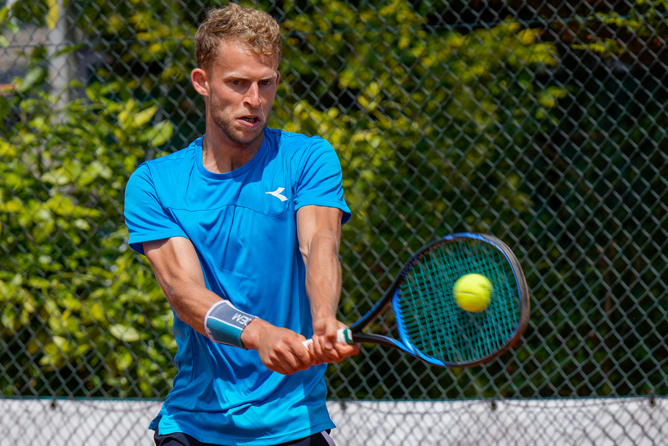 Leidschendammer De Krom wil naast studie slagen in het proftennis ...