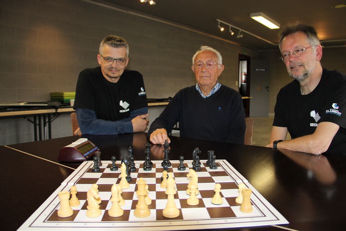 West-Vlaams kampioenschap schaken strijkt neer in Izegem | Izegem | hln.be