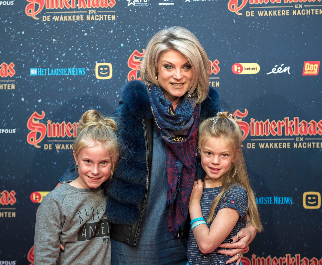 'Thuis’-acteur Raf Jansen stelt vriendin voor op première ‘Sinterklaas ...