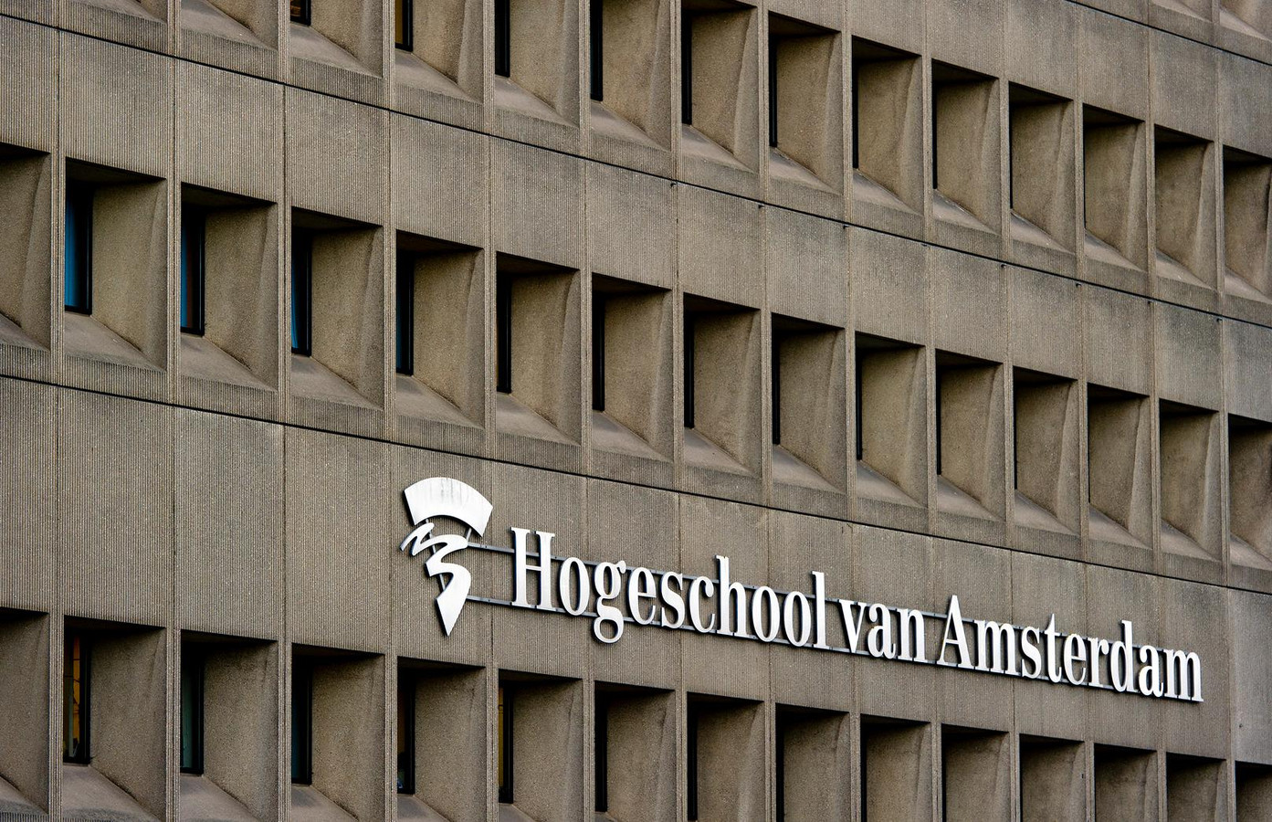 Student Hogeschool Amsterdam moet vandaag wél naar school | Foto | AD.nl