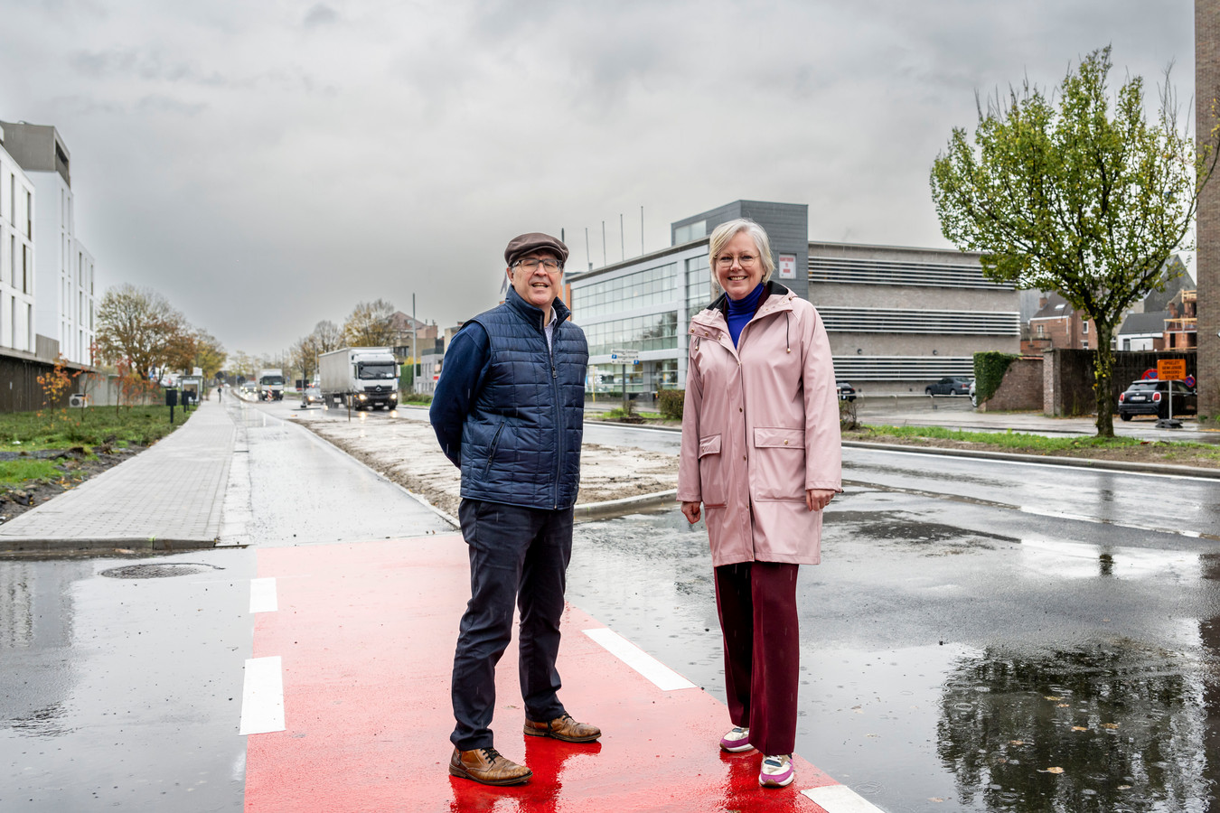 Vernieuwde Noordlaan weer volledig open voor verkeer | Foto | hln.be