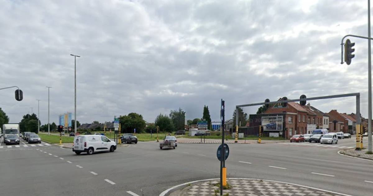 Verkeerslichten aan kruispunt ring met Steenweg op Oosthoven urenlang defect | Turnhout | hln.be