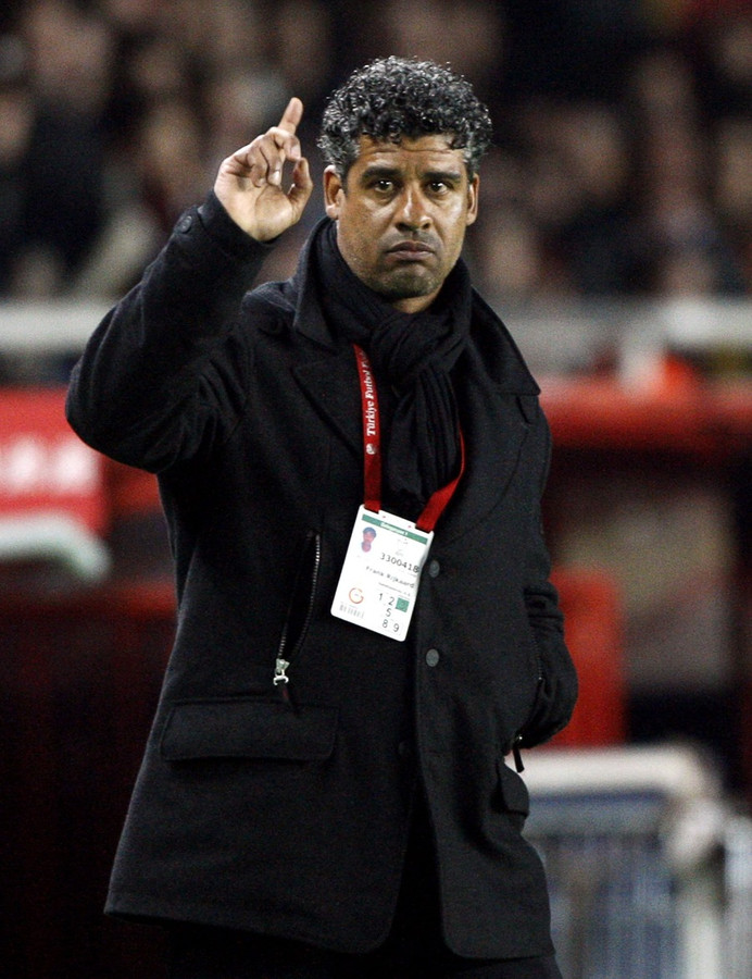 Rijkaard ontkent contacten met Aston Villa | Foto | AD.nl
