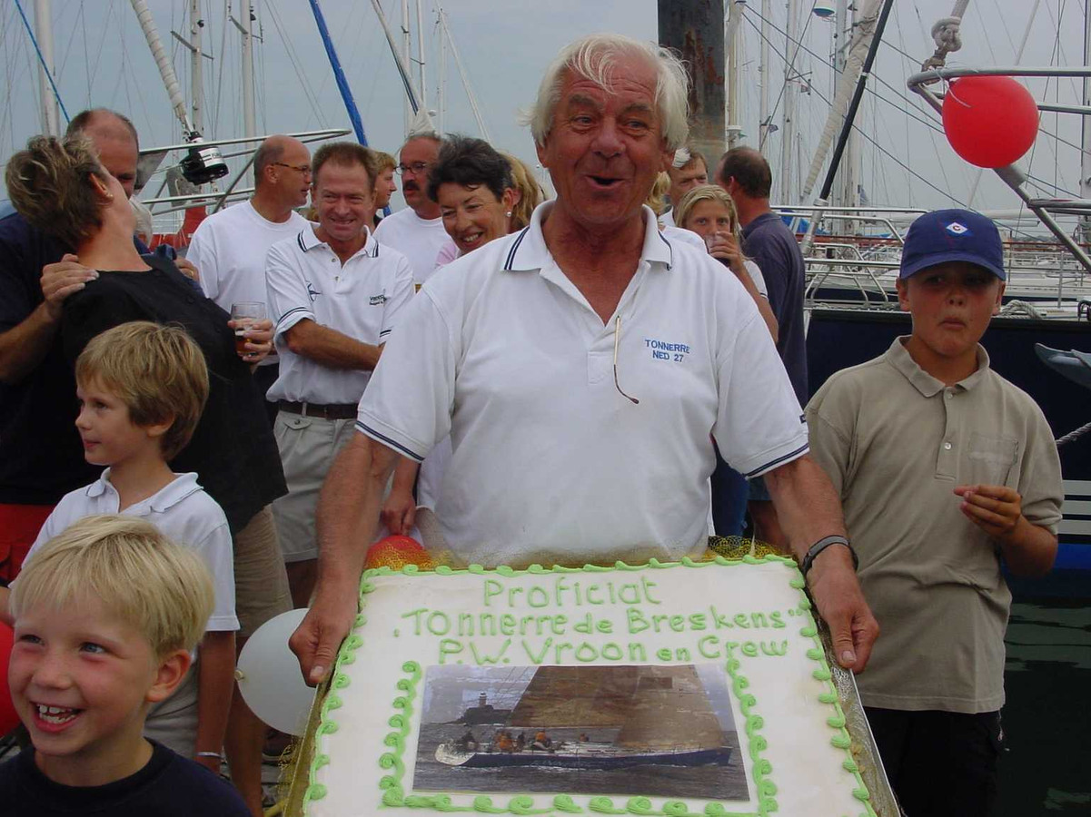 Zakenman en zeezeiler Piet Vroon (93) overleden | Foto | AD.nl