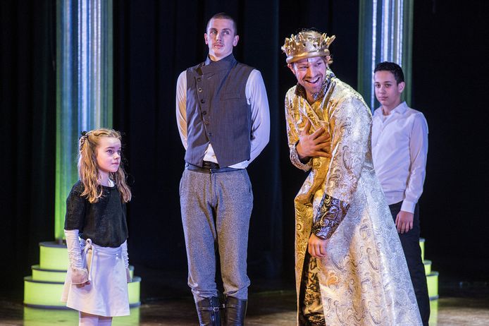 Tien Bredase kinderen in professionele musical Beauty en het beest ...