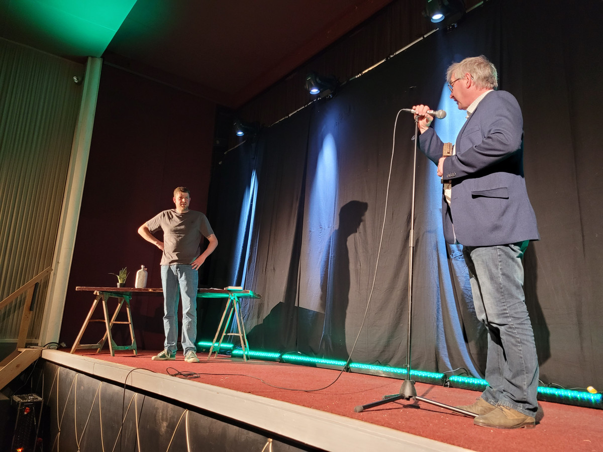 Lichterveldse Perskring reikt Bronzen Accordeonnetje uit aan Hans Cools ...