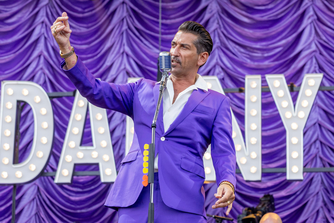 Danny Vera haalt 100 miljoen streams met Roller coaster: ‘Euforisch ...