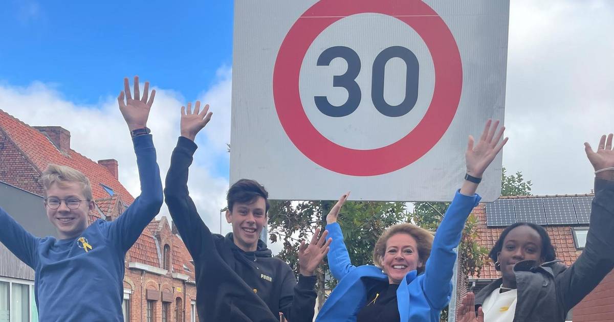 Stad Ieper investeert verder in verkeersveiligheid: “8 grote borden met ...