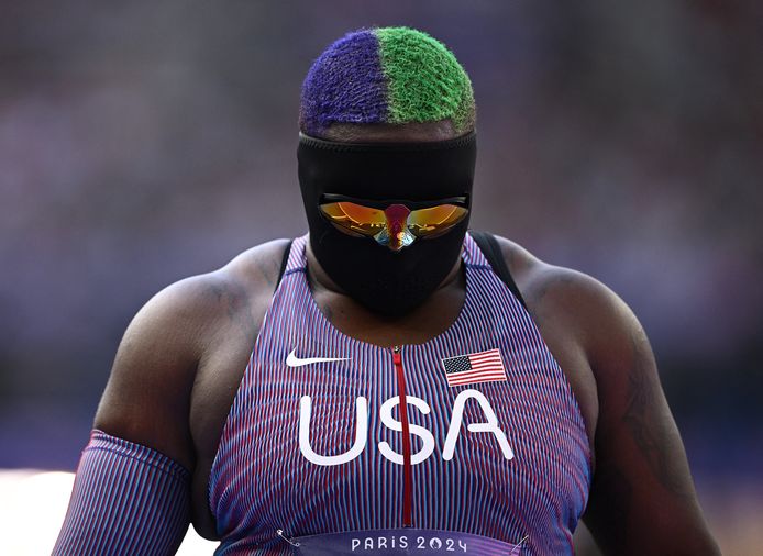 Non-binaire 'The Hulk' kleurt atletiekbaan: dit verhaal gaat schuil ...
