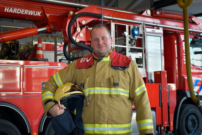 Zijn broer vond de dood tijdens het blussen, toch werd Leendert ...