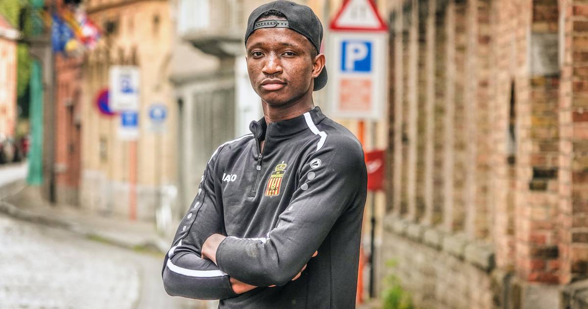 Moussa (24) kwam als vluchteling naar ons land, en maakt nu eerste ...