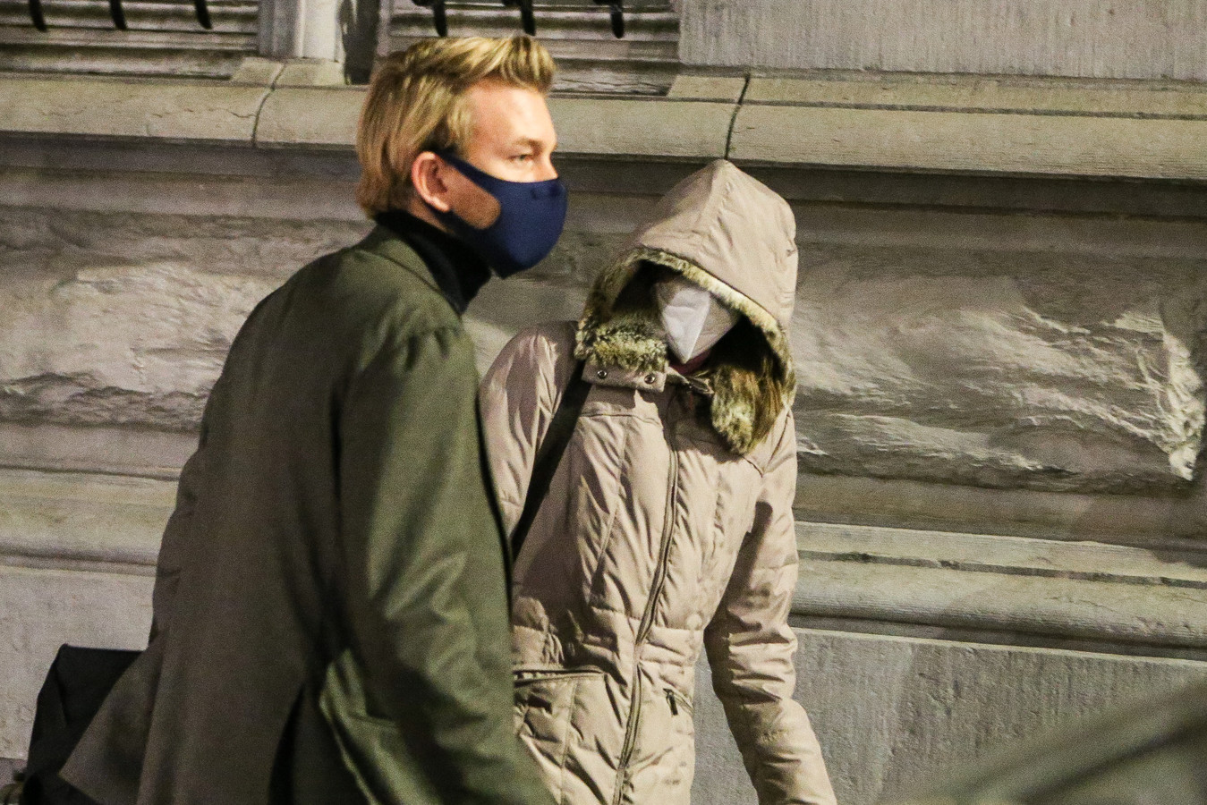 ASSISEN. Stoïcijnse Alinda (47) krijgt 15 jaar cel voor dubbele moord ...