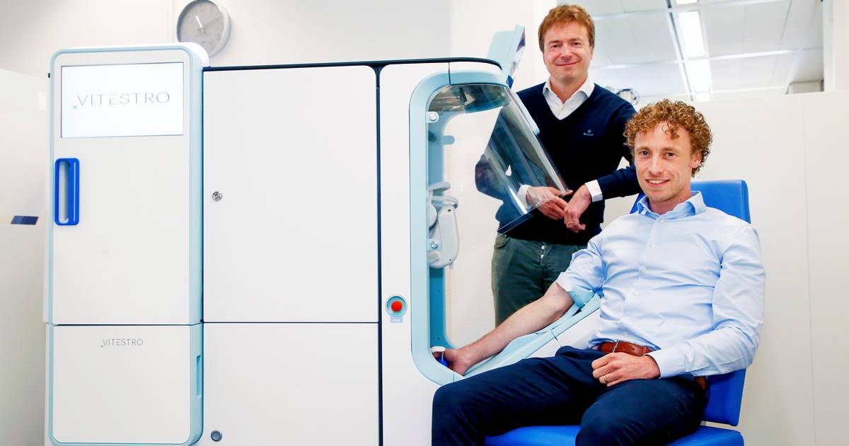 Hij prikt en plakt een pleister: is deze robot de oplossing voor ...