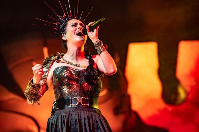 Hoe gaat het nog met Within Temptation-zangeres Sharon den Adel? “Ik ...