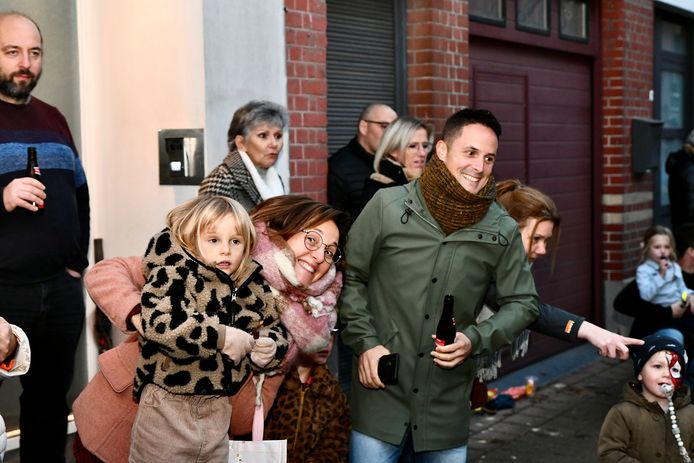 IN BEELD. 41e Sint-Maartensstoet lokt massa mensen: “Heel blij dat we ...