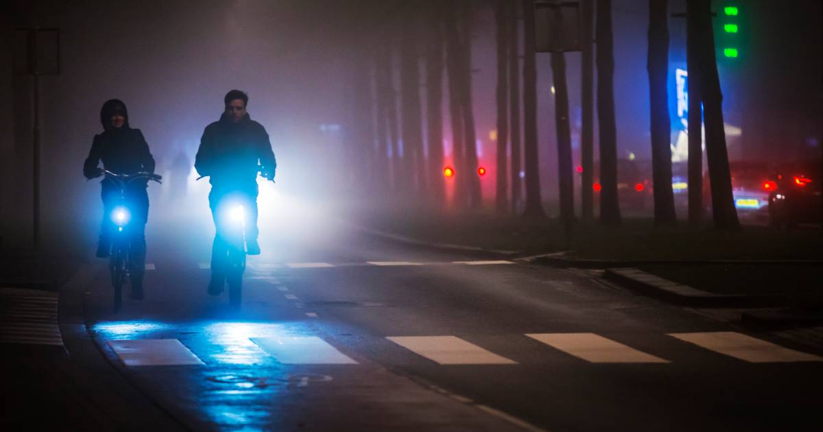 Zo ben je als fietser zichtbaar in het donker: ‘Maak van je fiets geen ...