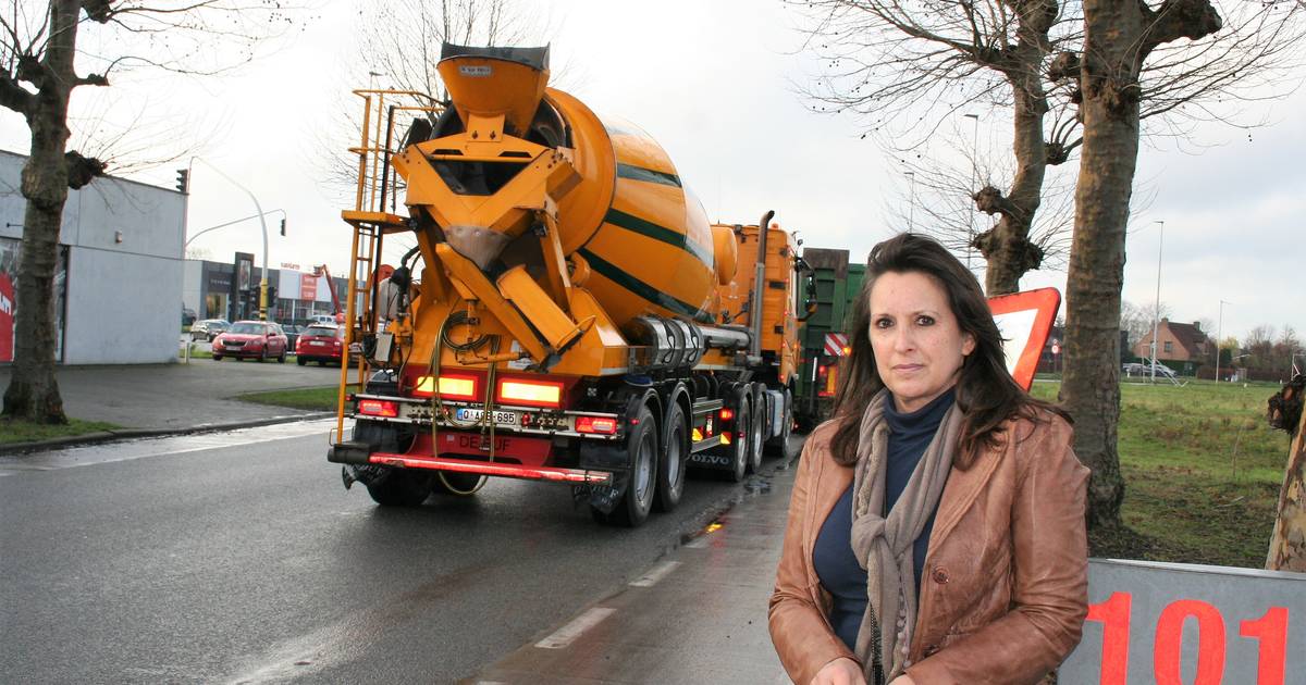 Nieuwe invoegstrook moet wachtrijen aan kruispunt Dijkstraat verkorten ...
