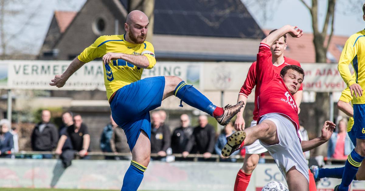 Ex-topscheidsrechter Roelof Luinge fluit finale van de Betuwe Cup ...