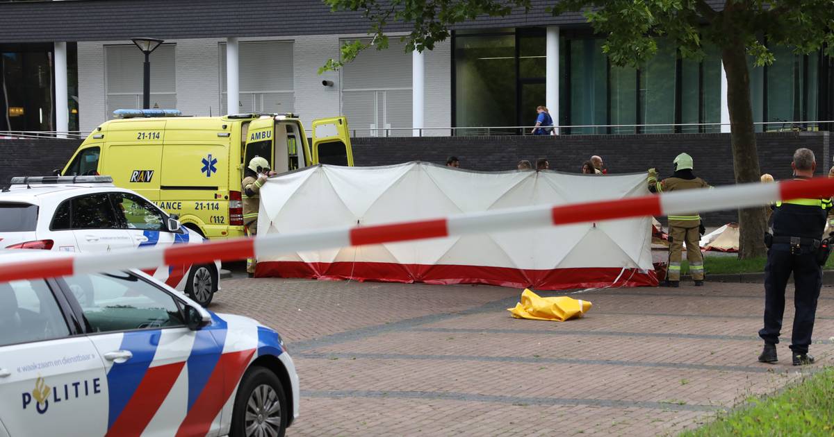 Arie den Dekker in ziekenhuis overleden aan verwondingen van brand voor ...