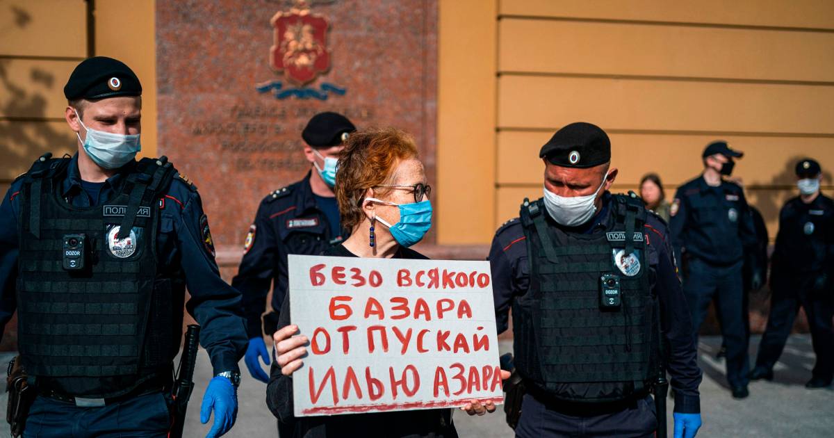 Russisch gerecht arresteert journalist voor eenmansprotest tijdens ...