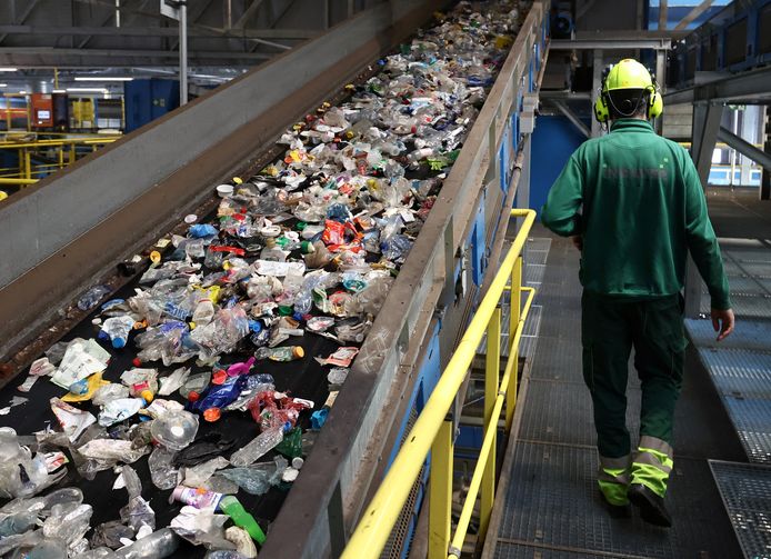 Plastic scheiden gebeurt overal anders en is ook nog eens duurder ...