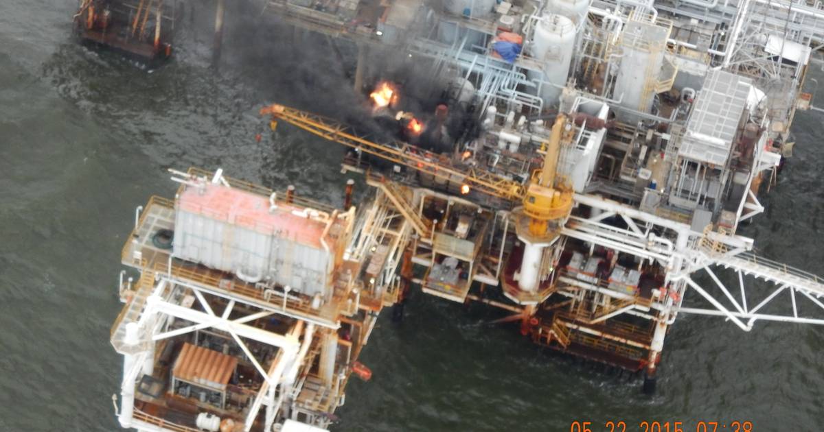 Olie lekt bij brand op Amerikaans boorplatform | Buitenland | AD.nl
