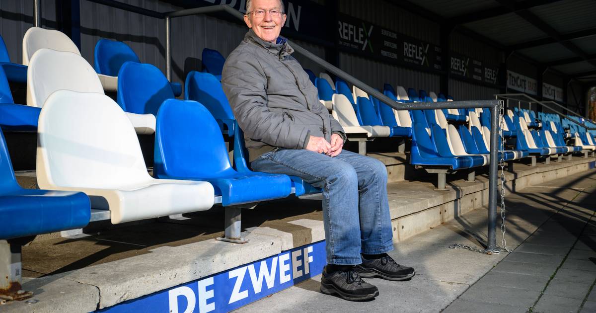 Joop Middelkamp (81) uit Nijverdal is 70 jaar lid van voetbalclub De ...