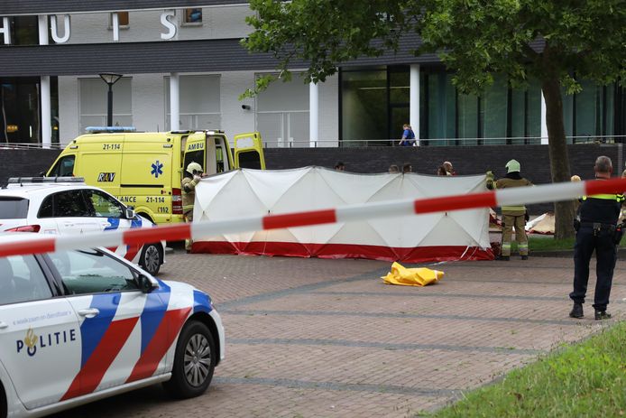 Arie den Dekker in ziekenhuis overleden aan verwondingen van brand voor ...