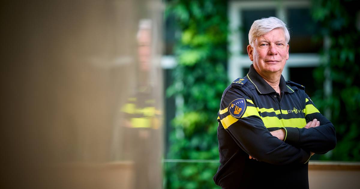 Henk van Essen vertrekt als korpschef van de Nationale Politie ...