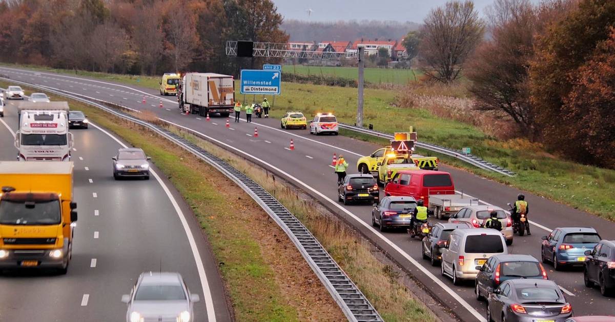 Ongeluk met vrachtwagen op A29 bij Willemstad: weg weer vrij | Bergen op Zoom | bndestem.nl