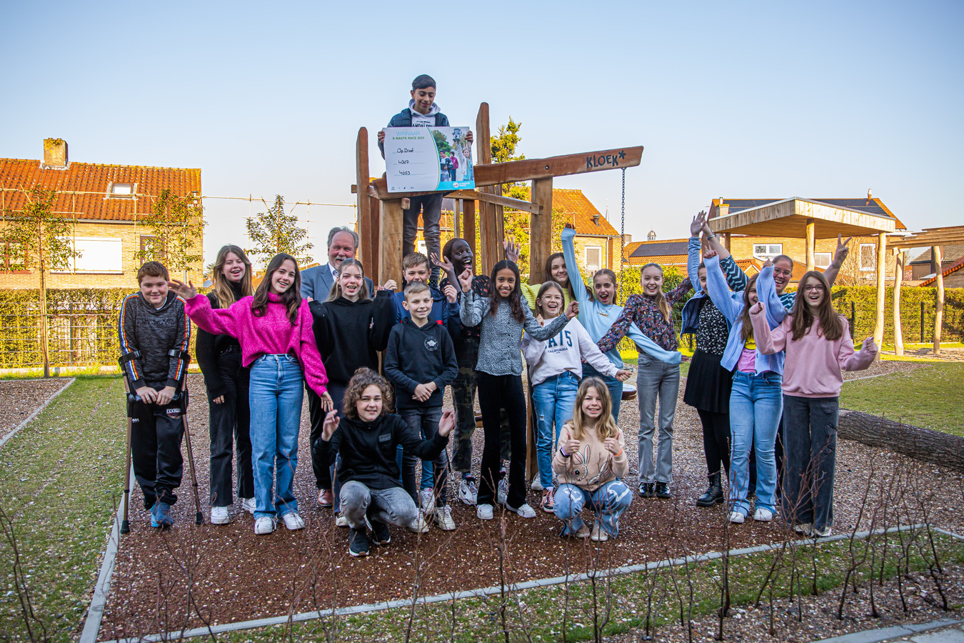 Kinderen van Op Dreef in Aardenburg zamelen zo veel afval in dat ze E ...