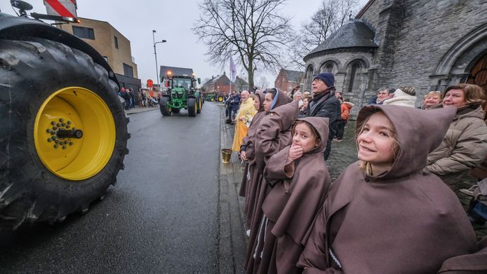 IN BEELD. Rollegem viert heilige Sint-Antonius in lichte sneeuw ...