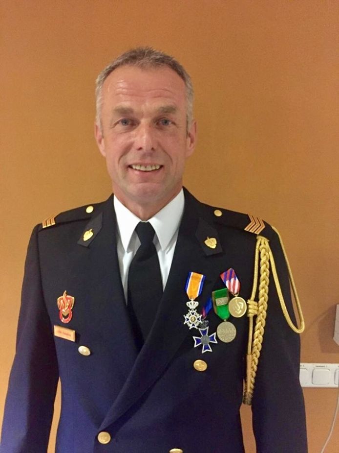 Brandweervrijwilliger Leo Kamphuis uit Ootmarsum koninklijk ...