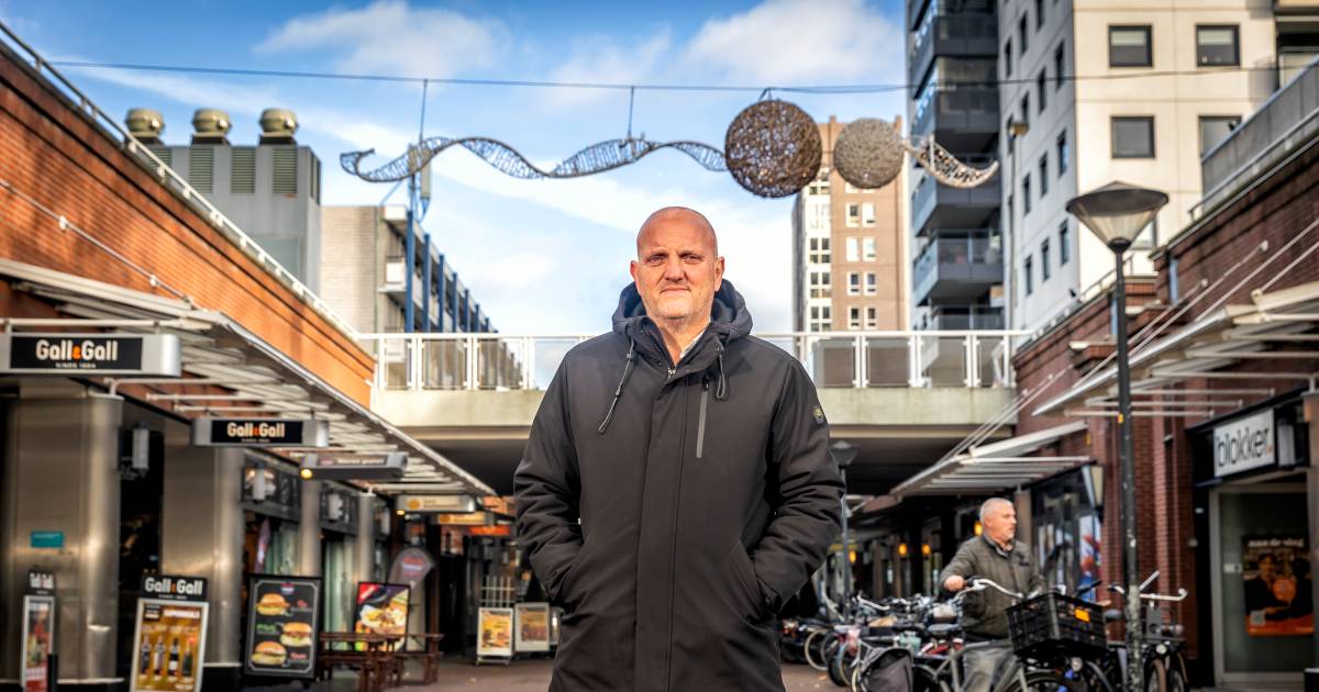 Rens is de eerste stadsmarinier in Vlaardingen: ‘Overlast aanpakken ...