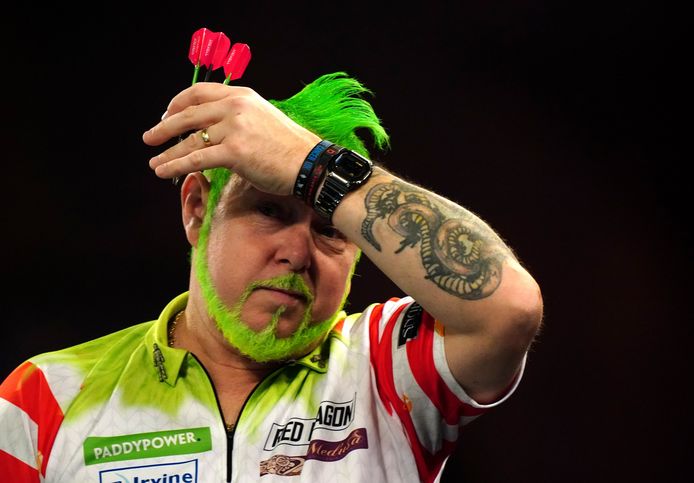 KIJK. Tweevoudig wereldkampioen Peter Wright, die geplaagd werd door ...