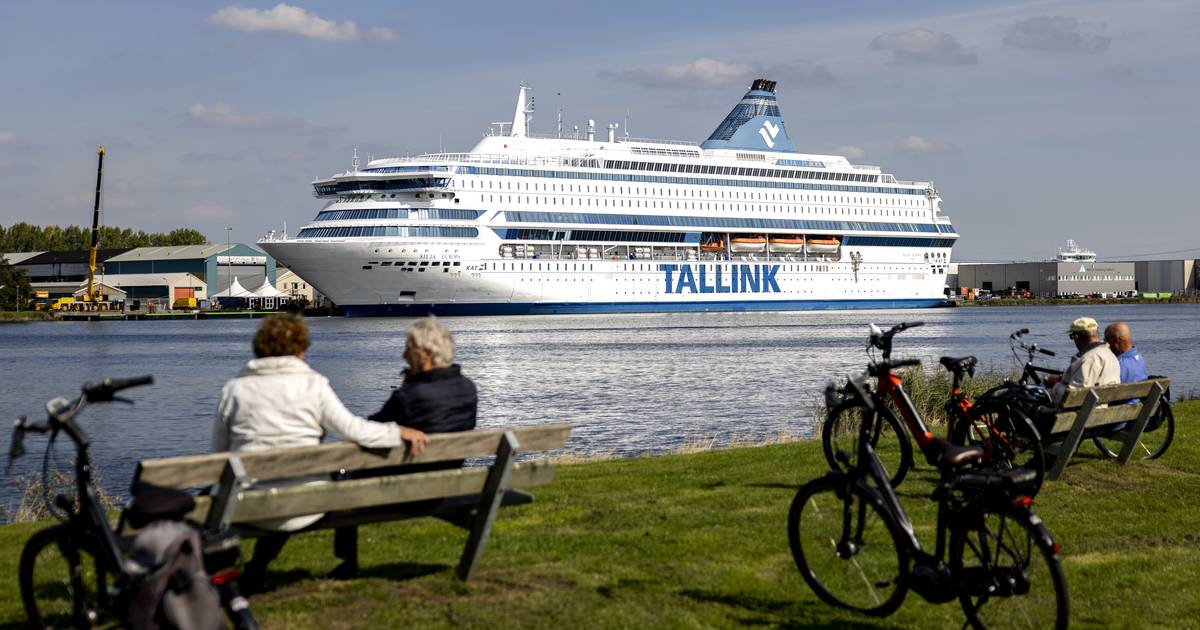 Schip voor 1500 statushouders naar Rotterdam, azc in buurgemeente ...