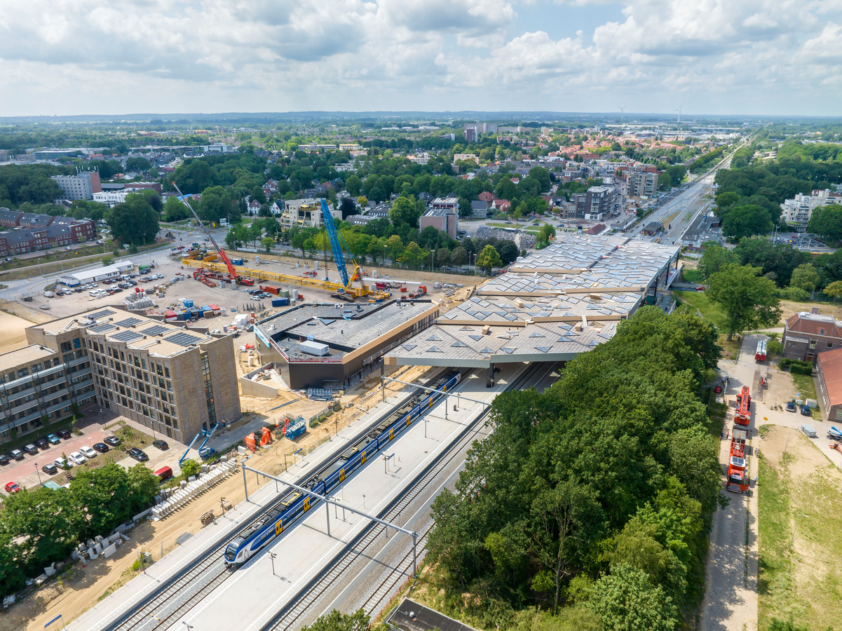 Het dak ligt erop: ‘In eerste helft 2024 is nieuwe station Ede ...