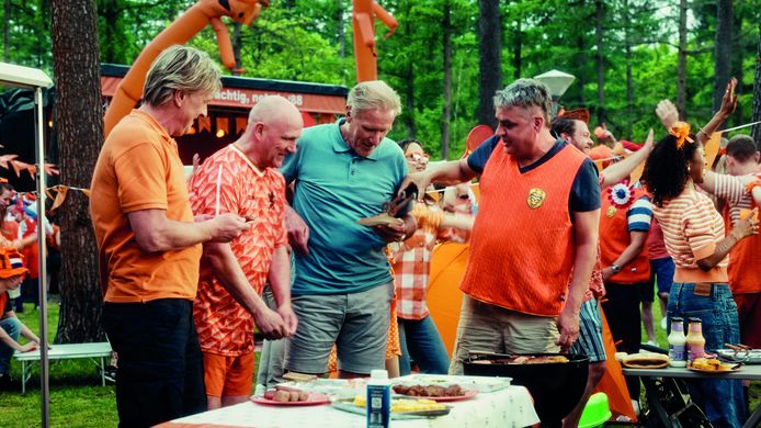 Na blunder met hossende bouwvakkers komt Jumbo met veilige EK-reclame ...