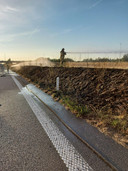 Stuk middenberm vat vuur langs A19 in Zonnebeke | Foto | hln.be