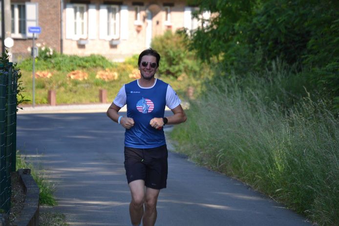 Marathonloper Tom De Lobel organiseert afterwork in Bar Baget ten ...