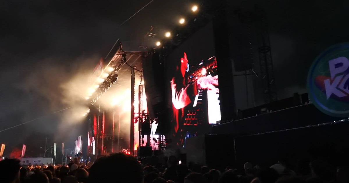 KIJK. Fred Again.. begint rustig aan z’n dj-set op Pukkelpop ...