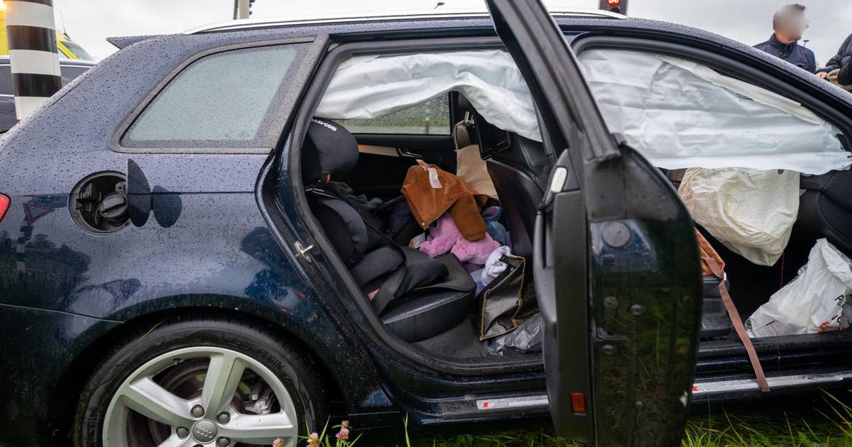 Gezin met twee jonge kinderen gewond bij aanrijding in Didam | Montferland | gelderlander.nl