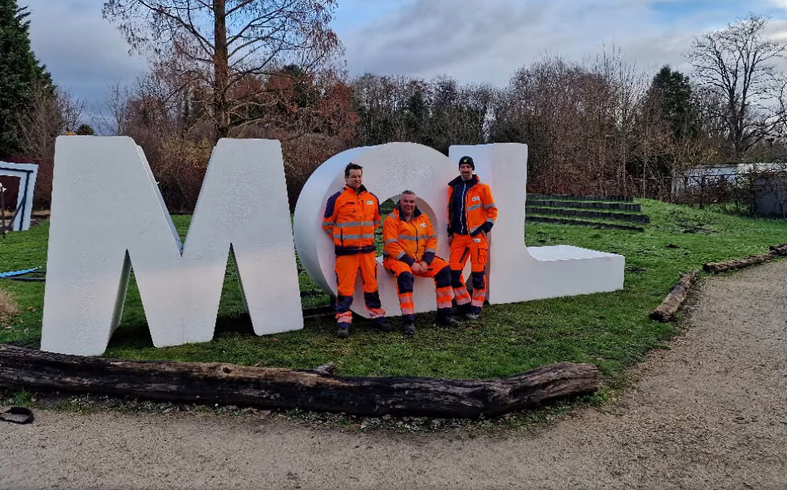 Iconische MOL-letters verhuizen tijdelijk naar Molderdijk | Foto | hln.be
