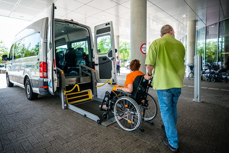 Stakingen in leerlingen- en zorgvervoer om betere cao | Het Parool