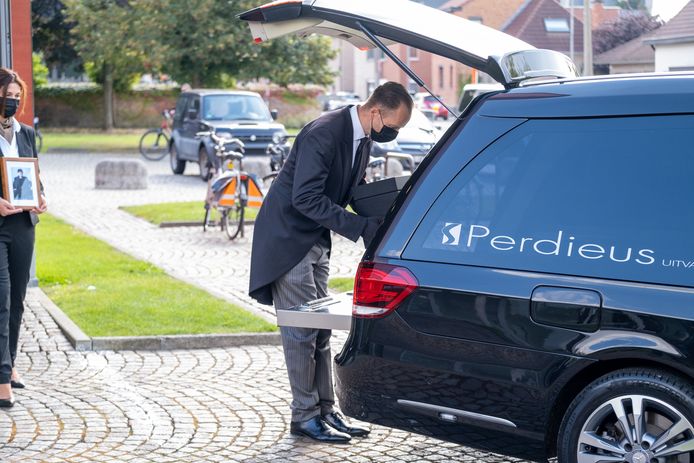 Vlaamse showbizz neemt afscheid van componist Stefaan Fernande: “De ...