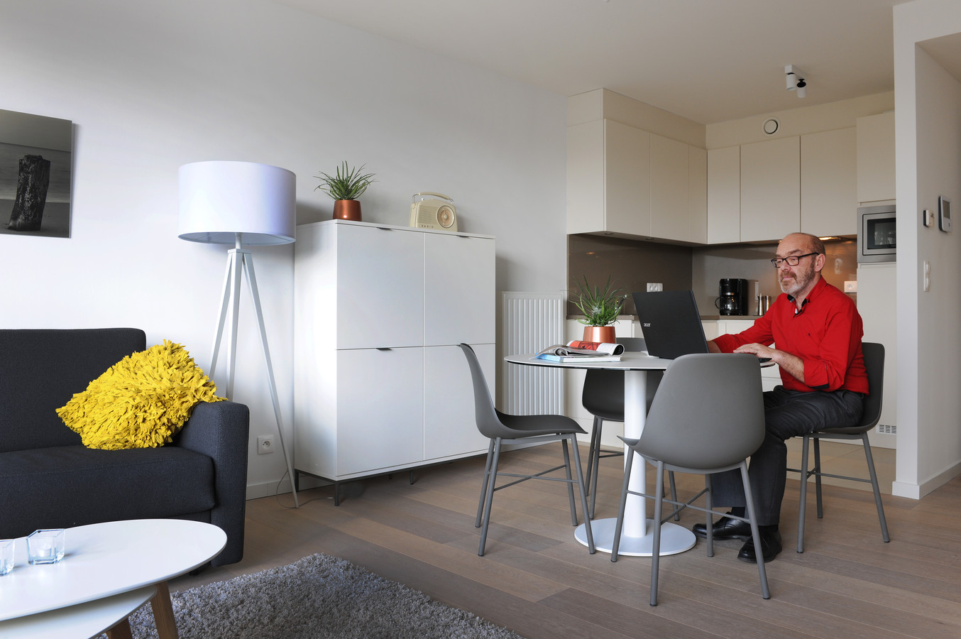 BINNENKIJKER. Dany woont in een moderne assistentiewoning: “In alle privacy en met 24/7 ...