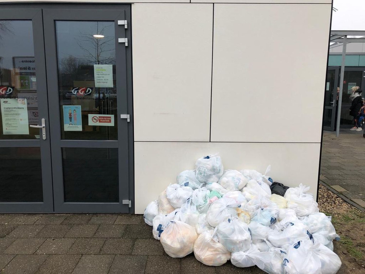 Chaos met luiers in Lingewaard: van poep op de stoep tot extra ...