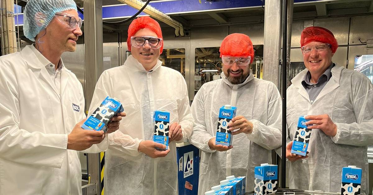Vlaams minister Matthias Diependaele bezoekt zuivelbedrijf Inex | Sint ...
